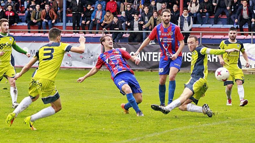 La Constitución, un campo poco favorable para Adrián Hernández