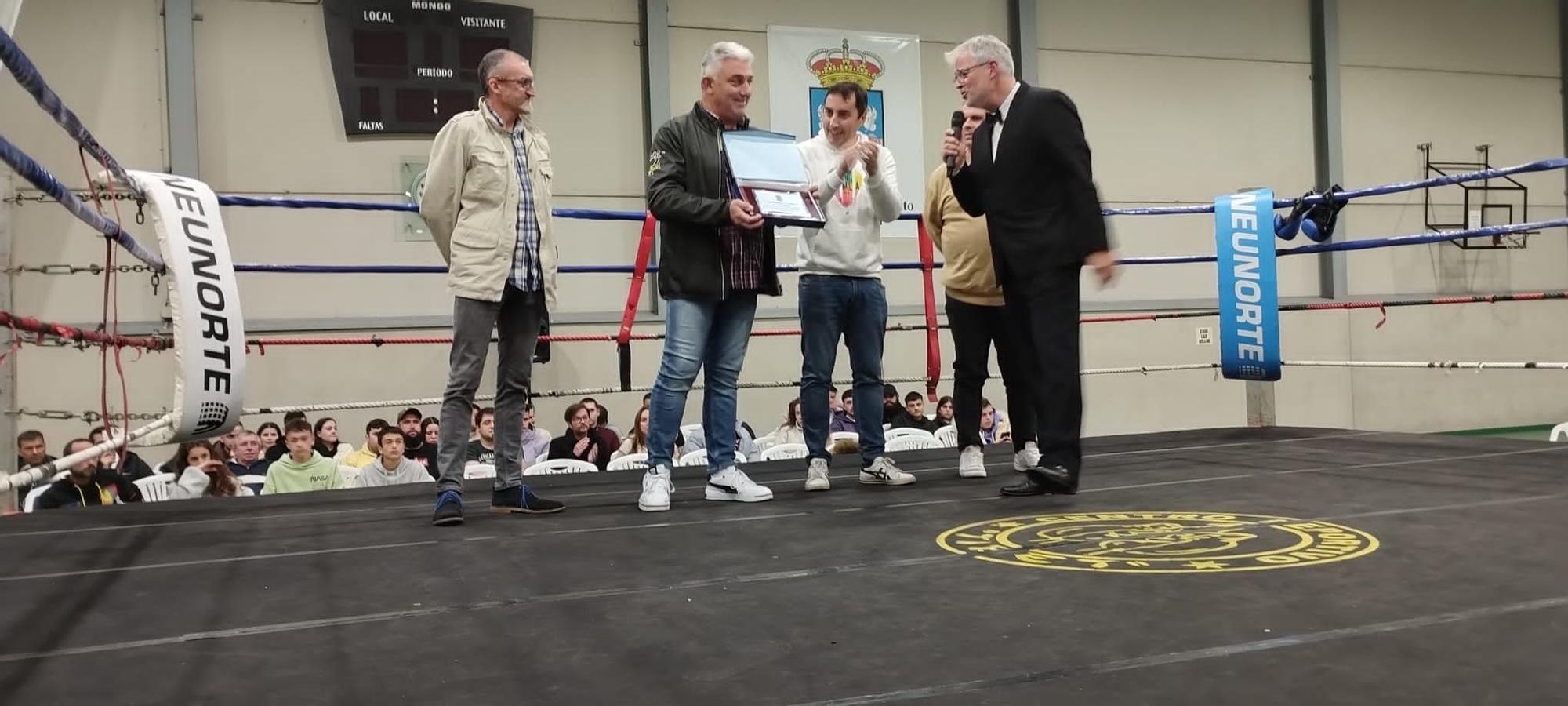 Emotivo homenaje del mundo del boxeo al púgil de Llanera José Ramón ...