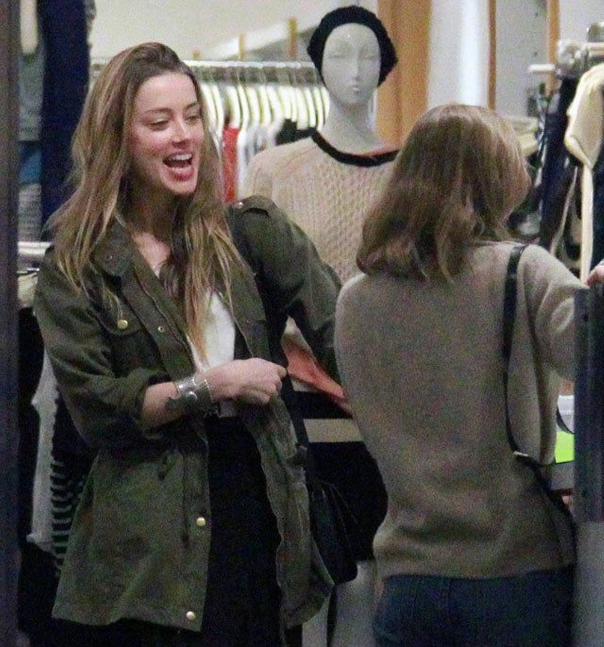 Amber Heard y la hija de Johnny Depp, compañeras de shopping - Cuore