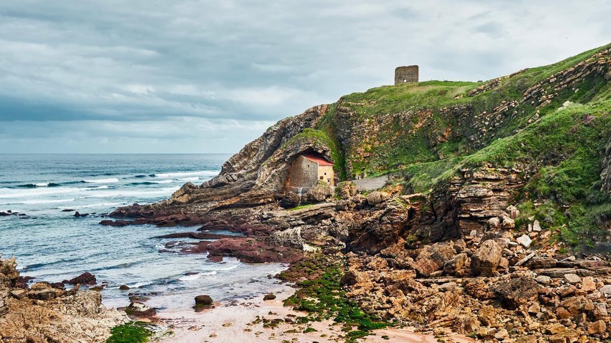ERMITA ACANTILADO CANTABRIA | La ermita más increíble del mundo está en ...