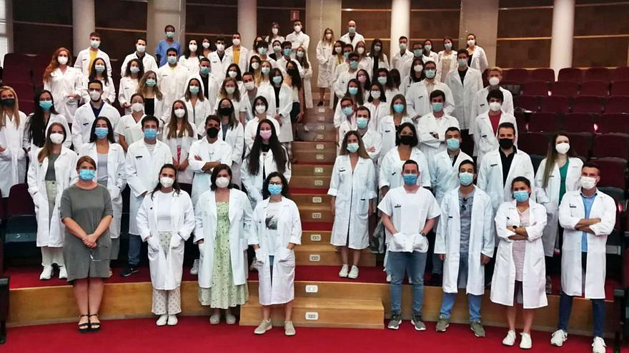 Los hospitales forman por vez primera a los MIR frente al covid ...