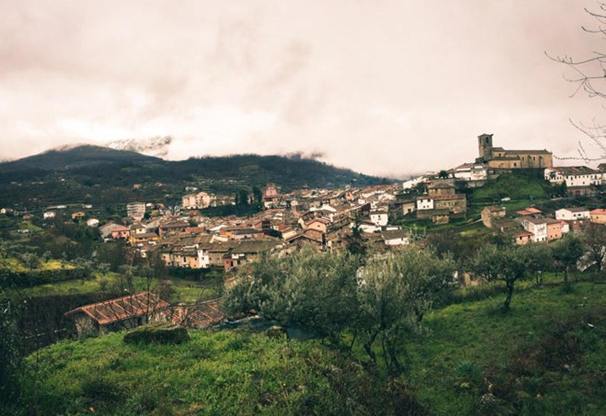 Candelario, el pueblo salmantino de las regaderas y las batipuertas