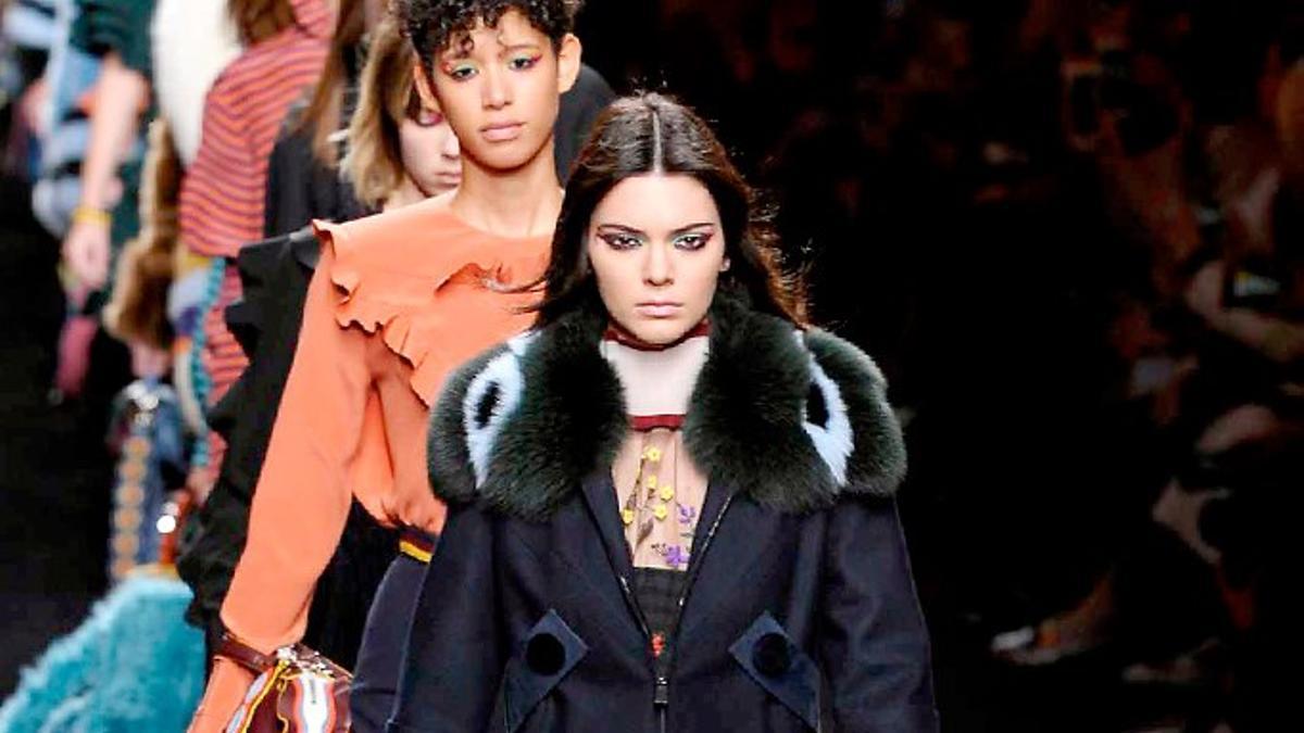 Las curvas del desfile de Fendi en MFW - Woman