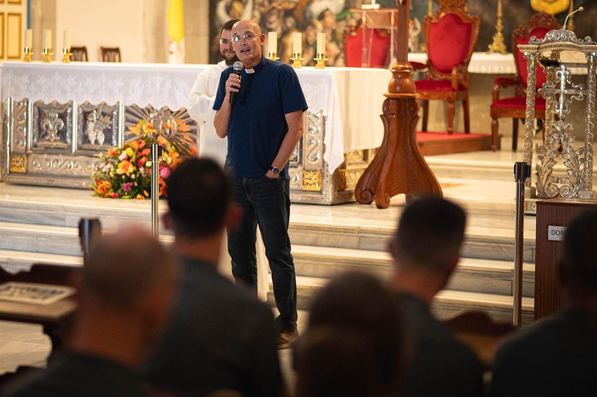 Ofrenda del CD Tenerife a la Virgen de Candelaria