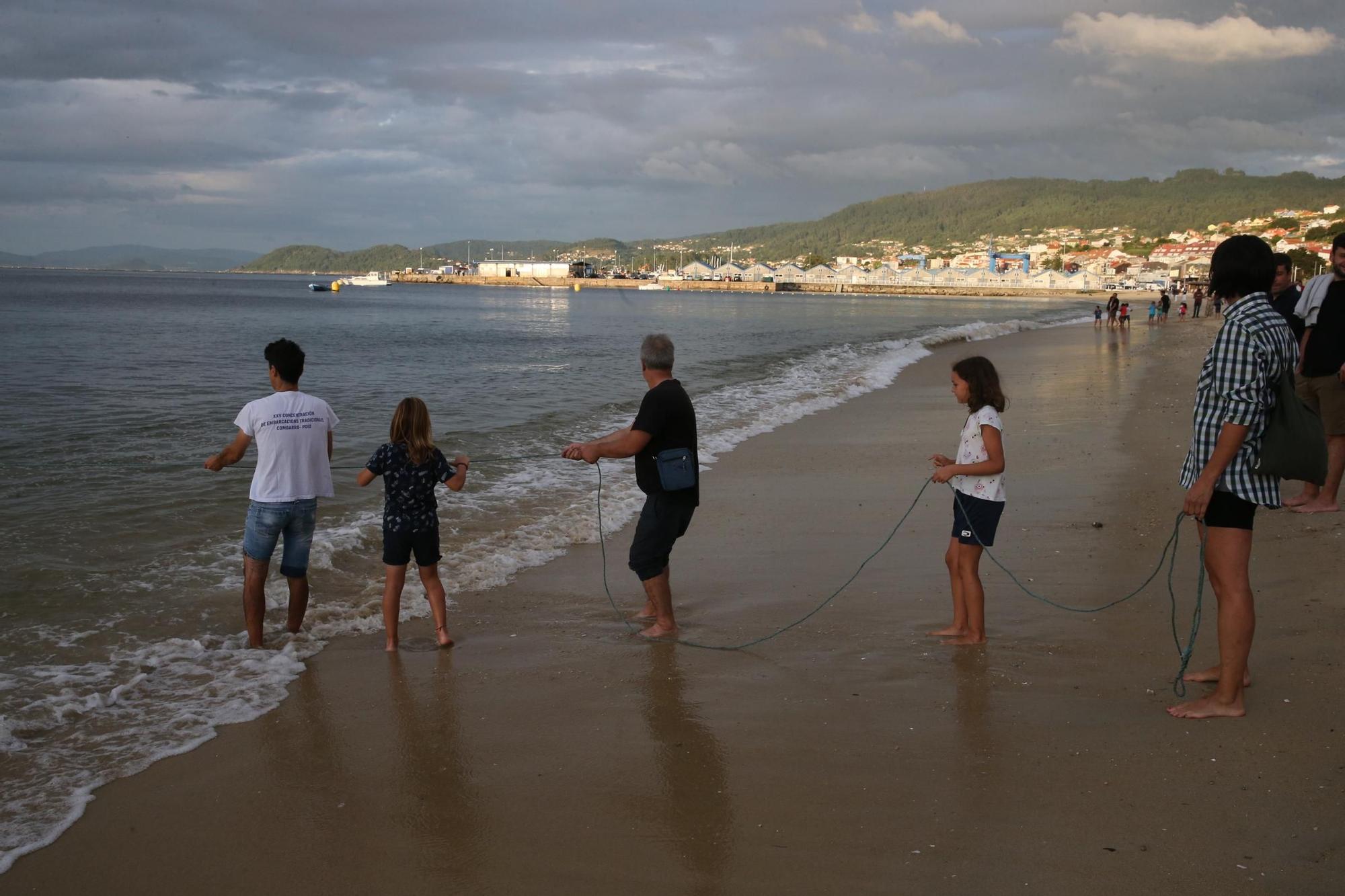 Una rapeta en la playa de Banda do Río. II Xornadas Bueu Vive o Mar