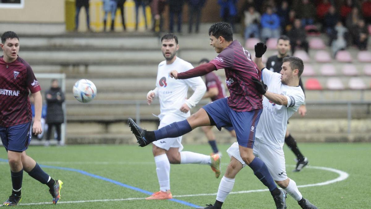 El CD Lalín araña un punto en la visita al Jesús García Calvo - Faro de ...