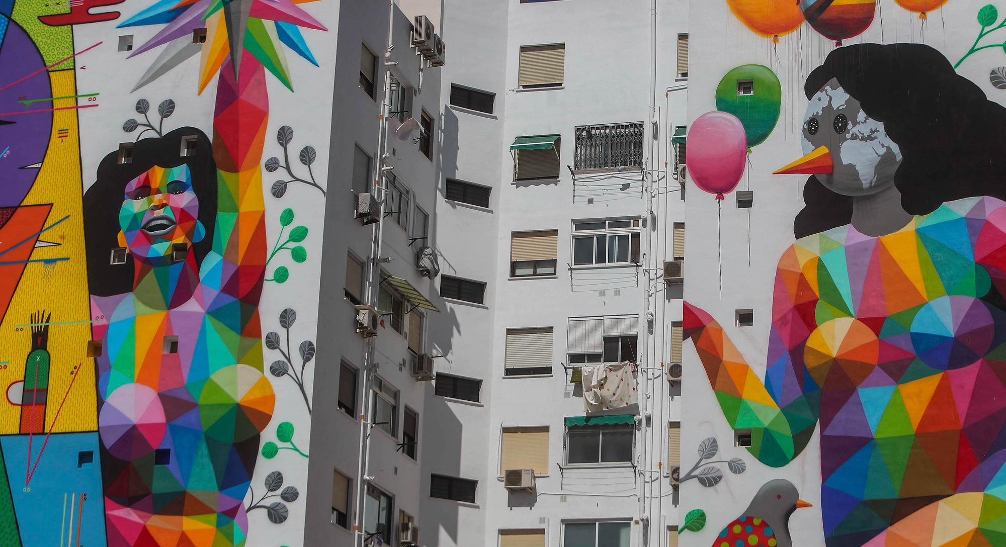 Okuda pinta su primer mural en València
