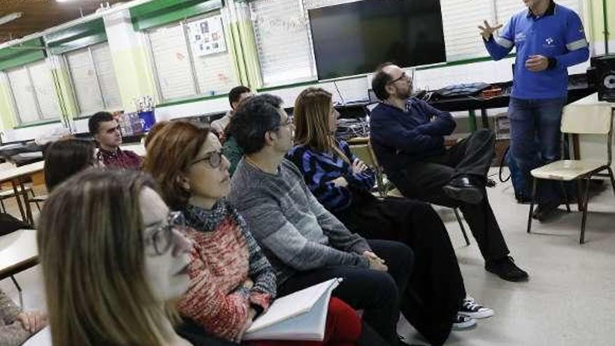 El Vallín, colegio cardioprotegido - La Nueva España