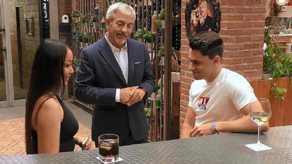 La madre de esta soltera se carga su cita en el restaurante de First ...