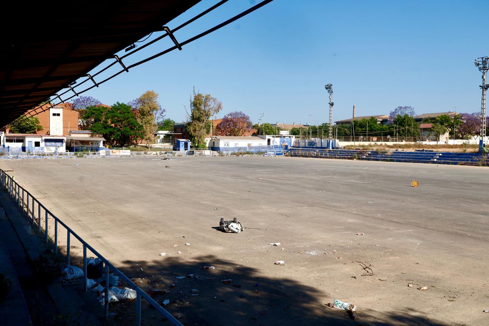 Los dos campos de fútbol que siguen embarrados año y medio después de ...