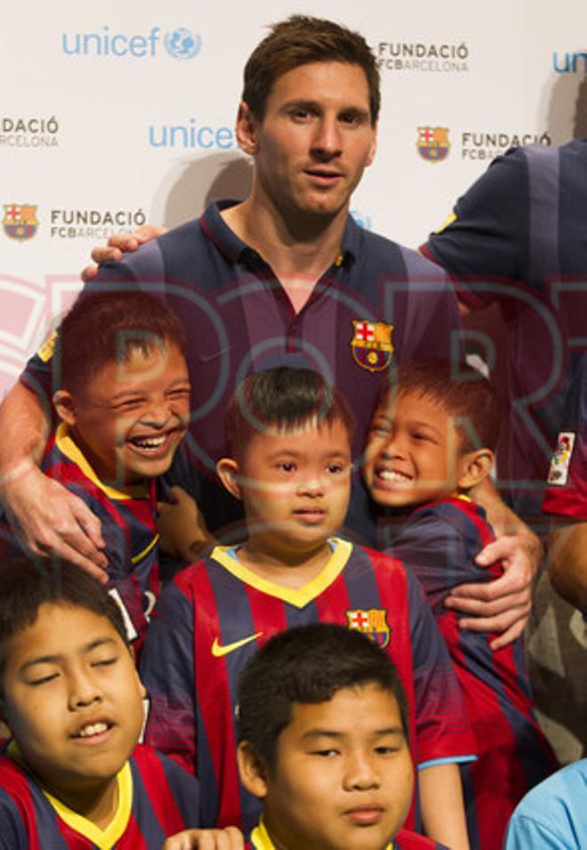 Fotos | Messi y Pinto, en un acto con discapacitados en Bangkok