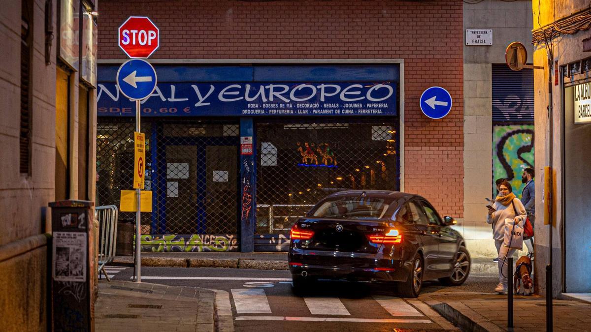Ratonera de coches en Gràcia tras un cambio de sentido por las obras ...