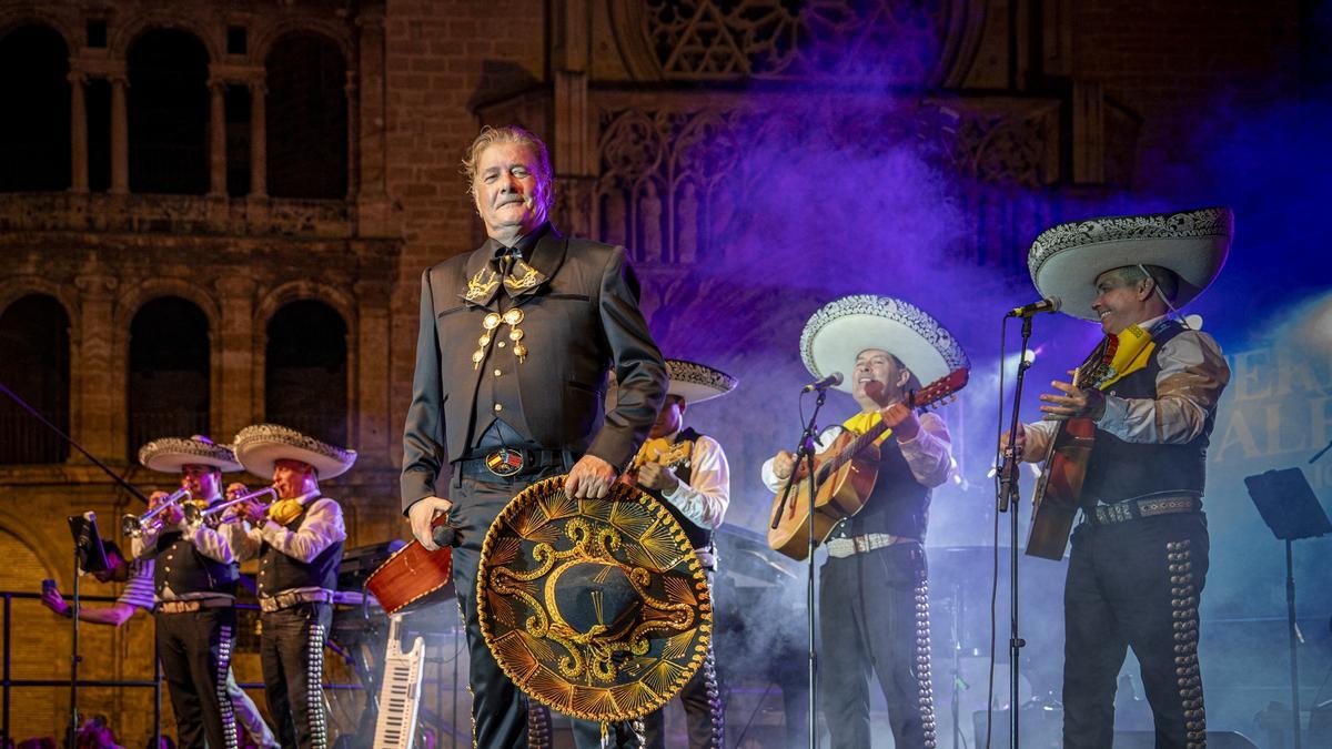 Concierto Francisco Valencia: El cantante, en su noche más deslumbrante ...
