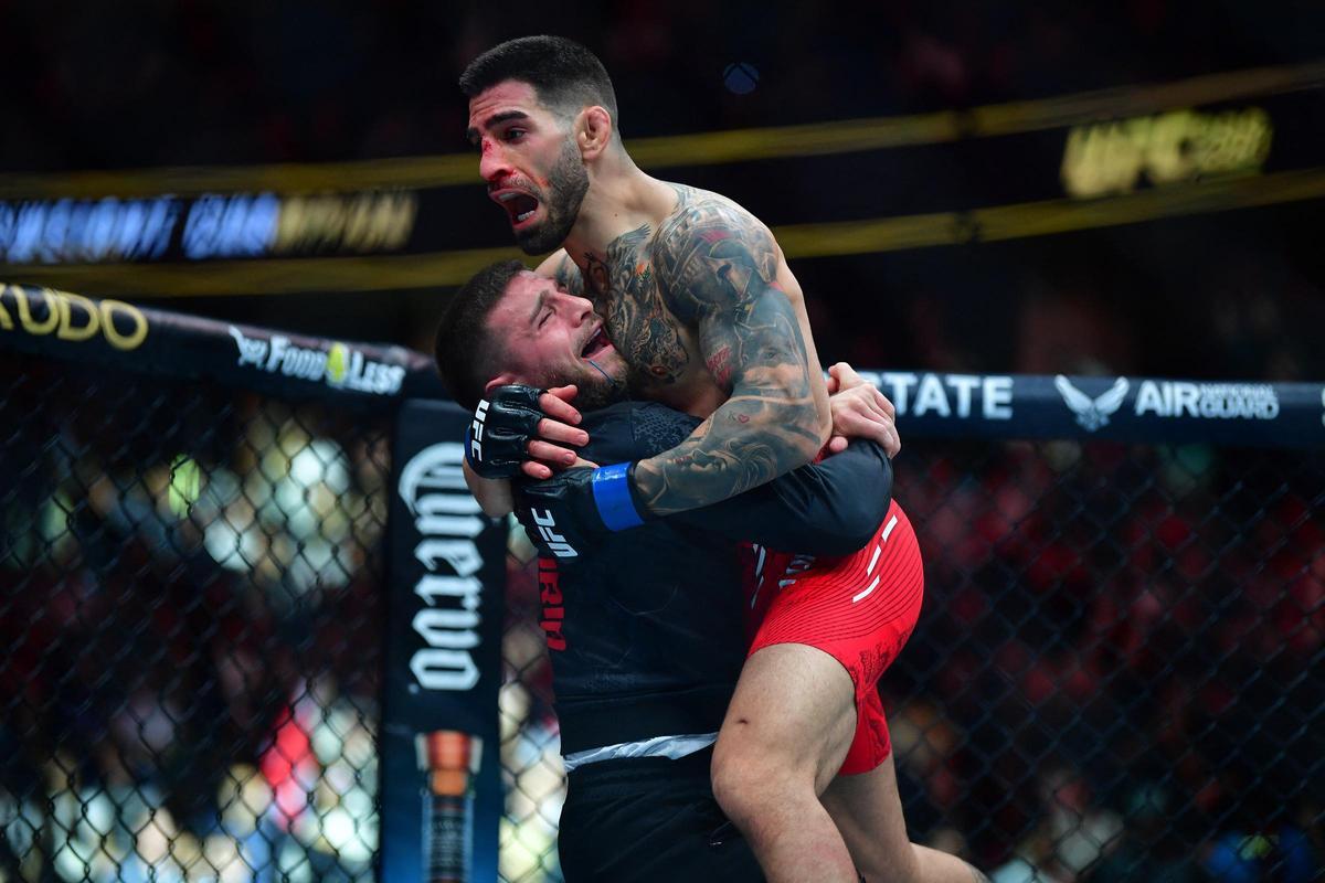 Topuria se proclama campeón del mundo tras un KO para la historia | FOTOS