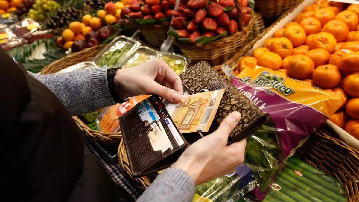 La Junta no prevé entregar las tarjetas monedero para familias con ...