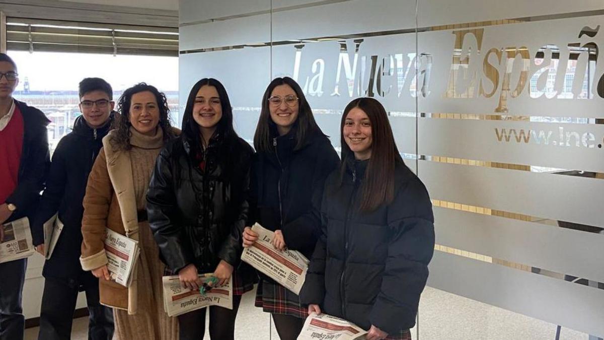 Alumnos del Codema visitan LA NUEVA ESPAÑA de Gijón - La Nueva España