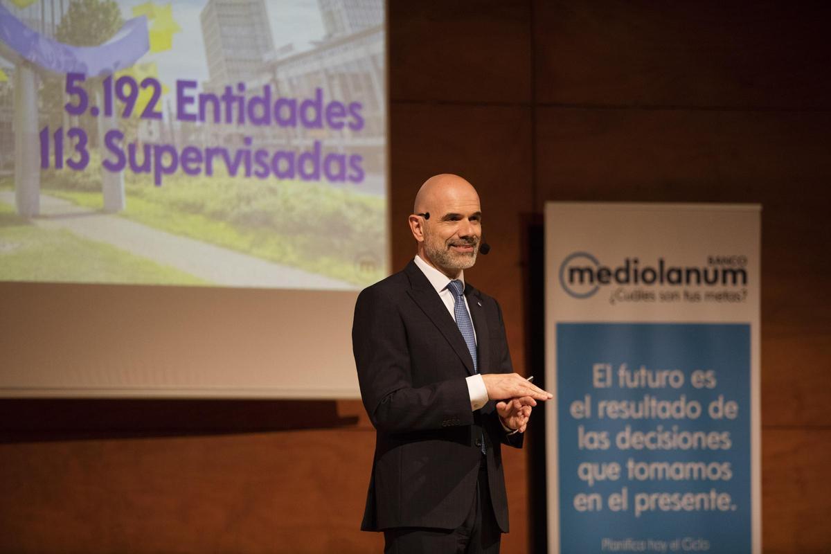 "Nueve mujeres en un mes no hacen un bebé"