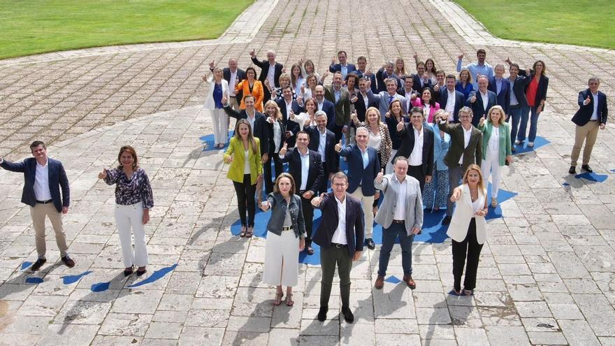 Esther Llamazares ya posa con Feijóo y el resto de candidatos del PP al ...