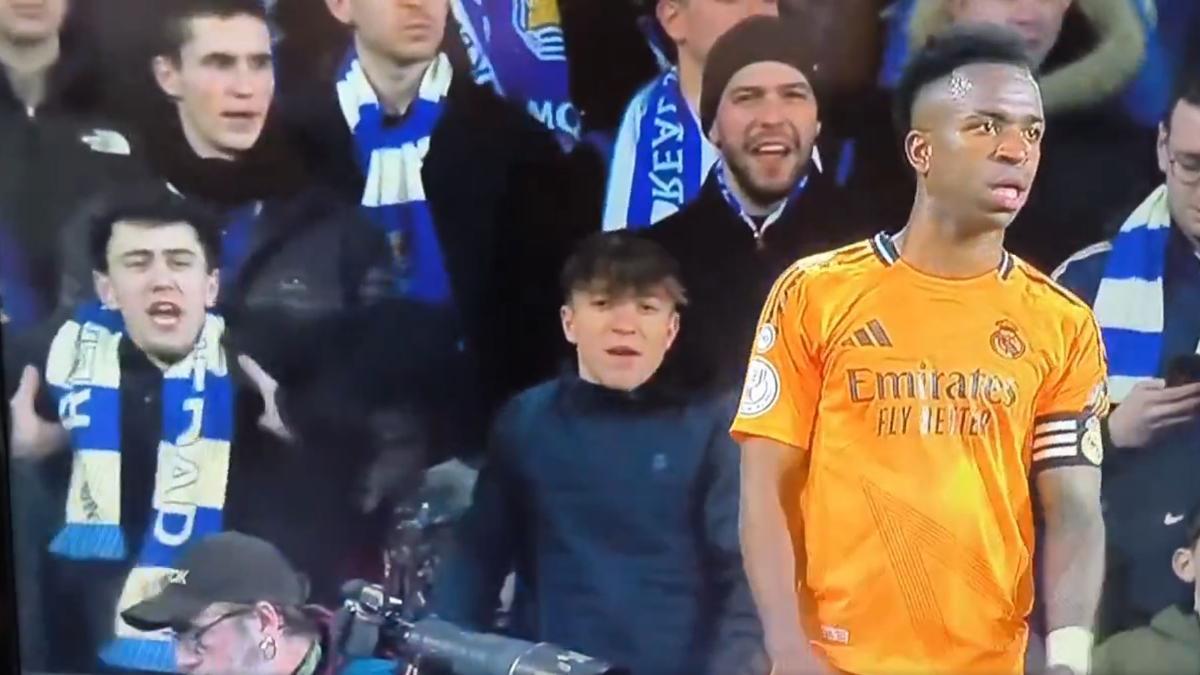 Real Madrid | Un aficionado de la Real le hace gestos de mono a Vinicius