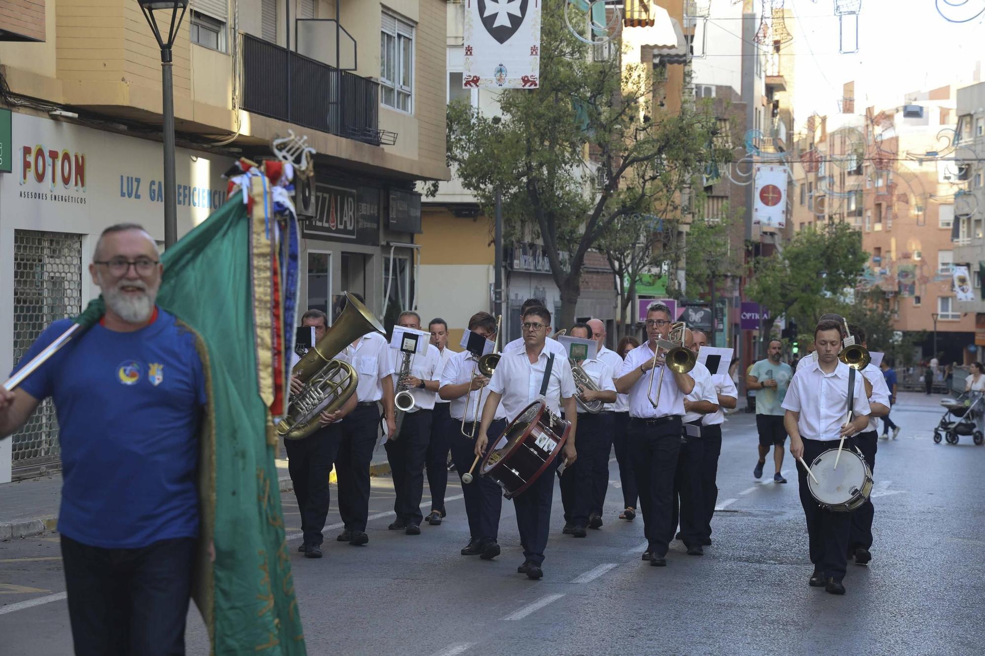 La entrada de bandas da comienzo a los Moros y Cristianos de San Blas