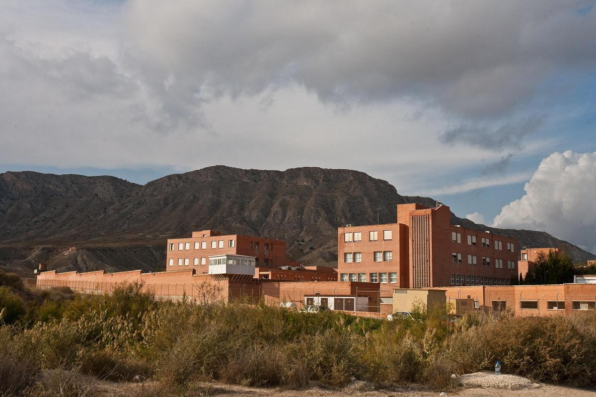 El Defensor del Pueblo sigue con la vista puesta en la prisión de Alicante