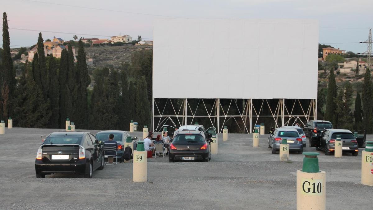 Consulta la programación del Autocine El Sur para el verano 2023 ...