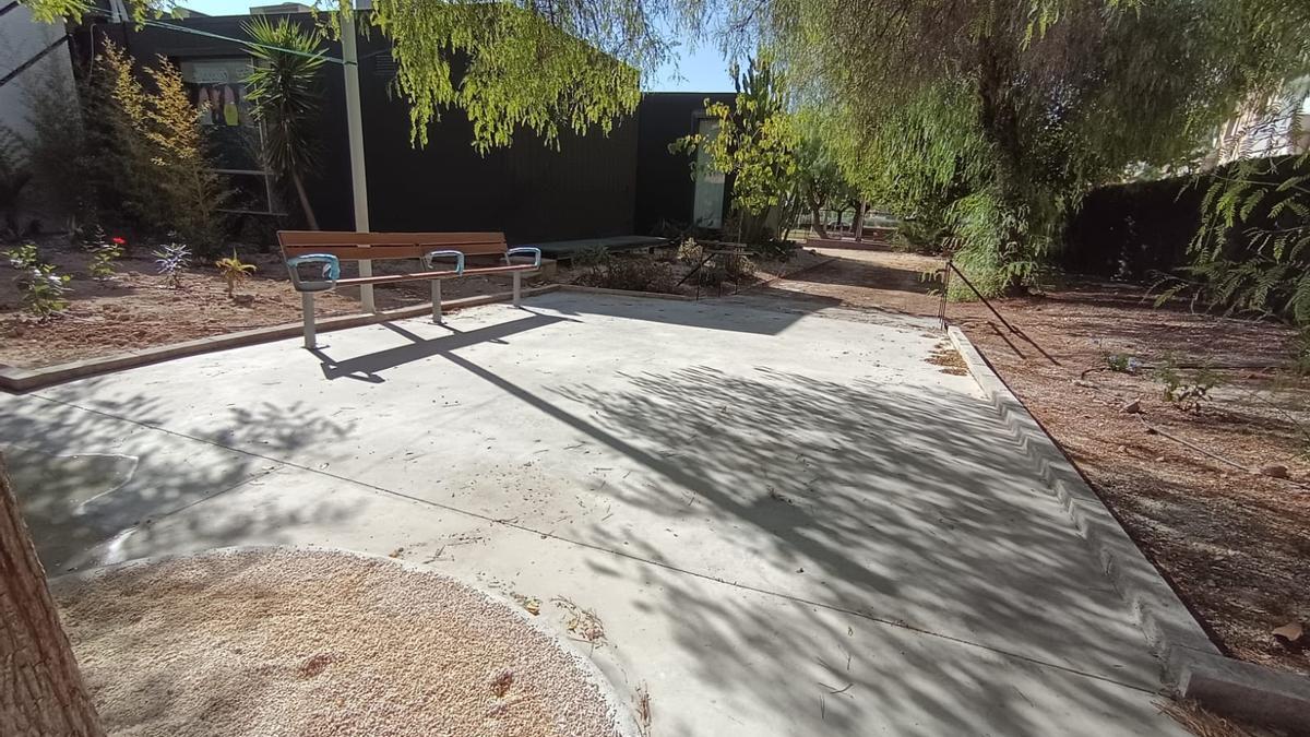 Novelda mejora la accesibilidad exterior del Centro de Alzheimer