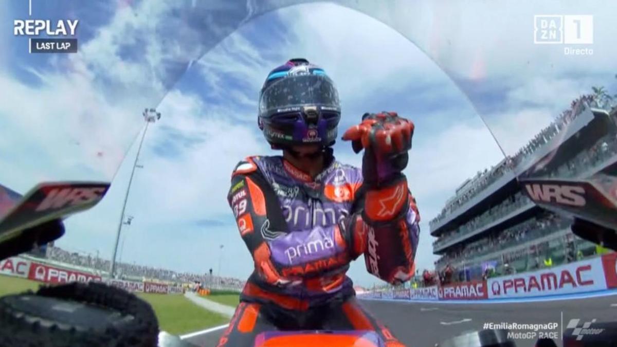 El corte de mangas de Jorge Martín tras un lucha al límite con ...