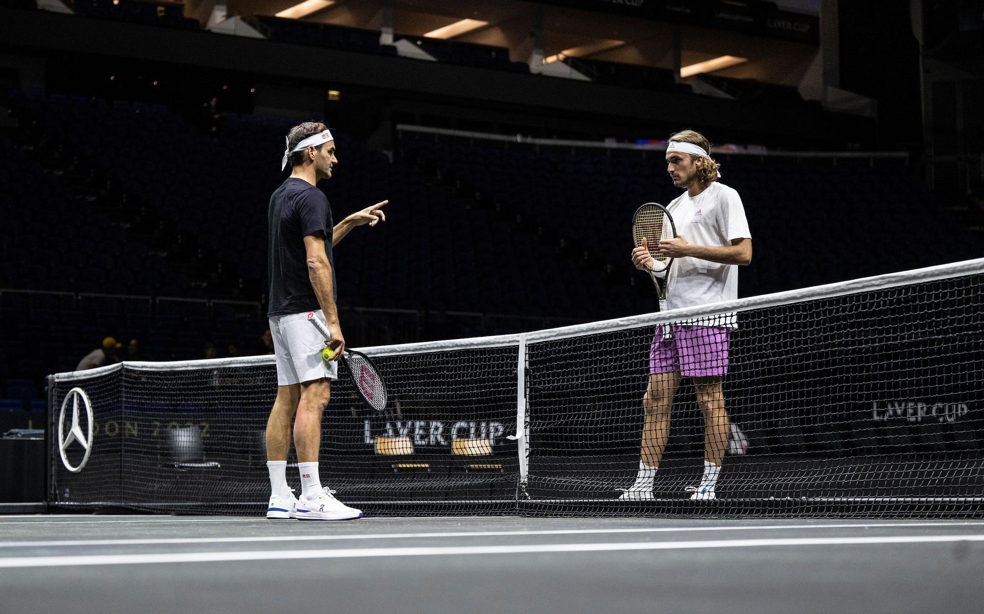 Roger Federer regresa a las pistas de tenis tras retirarse - Superdeporte