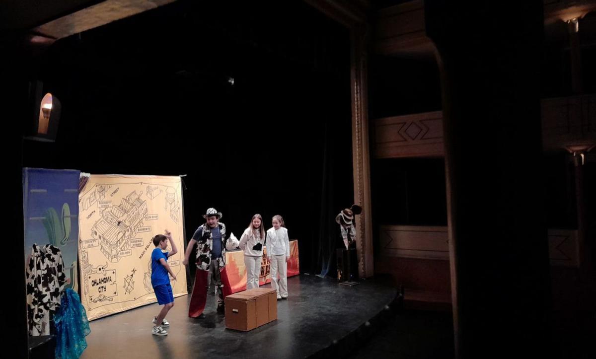 Escolares de Toro disfrutan y participan en obras de teatro en inglés ...