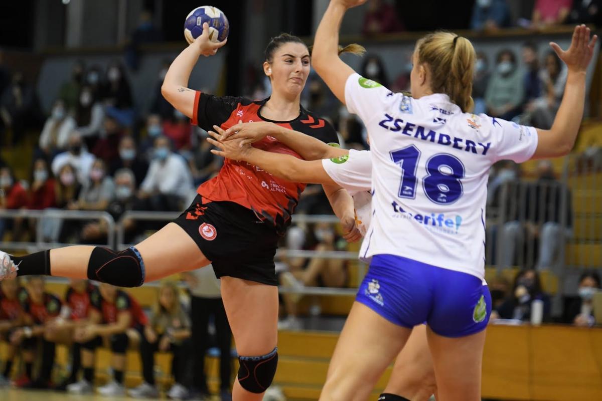 Una húngara pone el broche a la plantilla del BM Morvedre