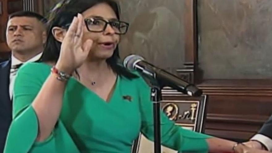 Delcy Rodríguez jura com a nova presidenta