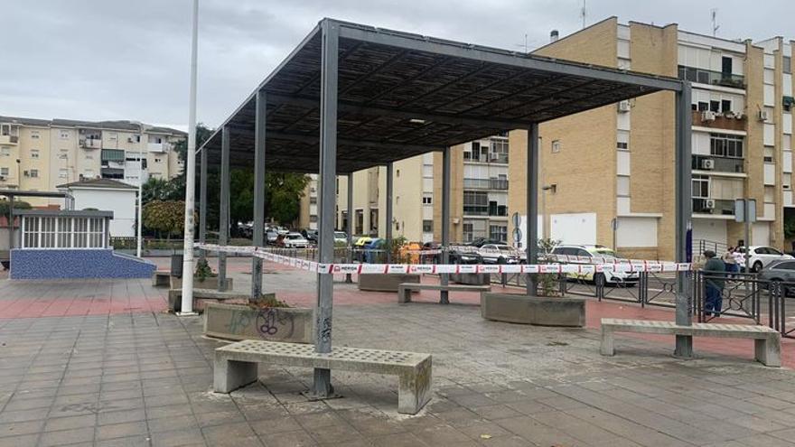 Advierten del mal estado que presenta la zona techada de la plaza de ...