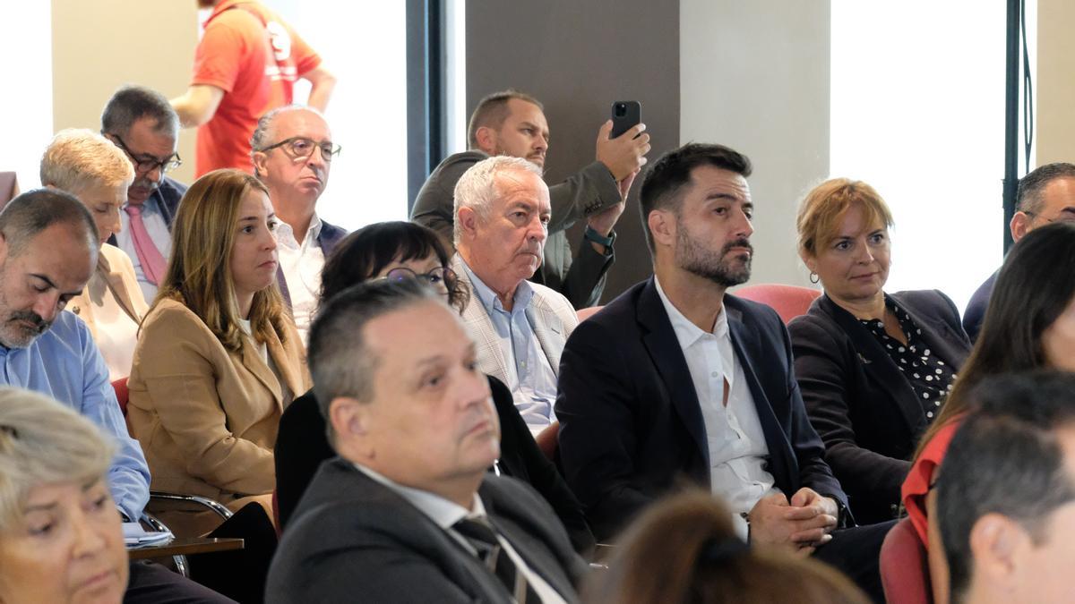El futuro de Elda a debate entre los agentes sociales y políticos ...