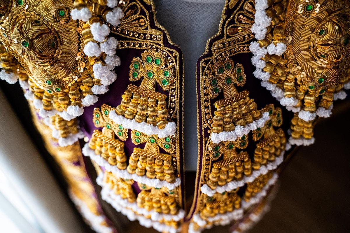 Galería | Así es el rito íntimo de vestirse de torero con Emilio de ...