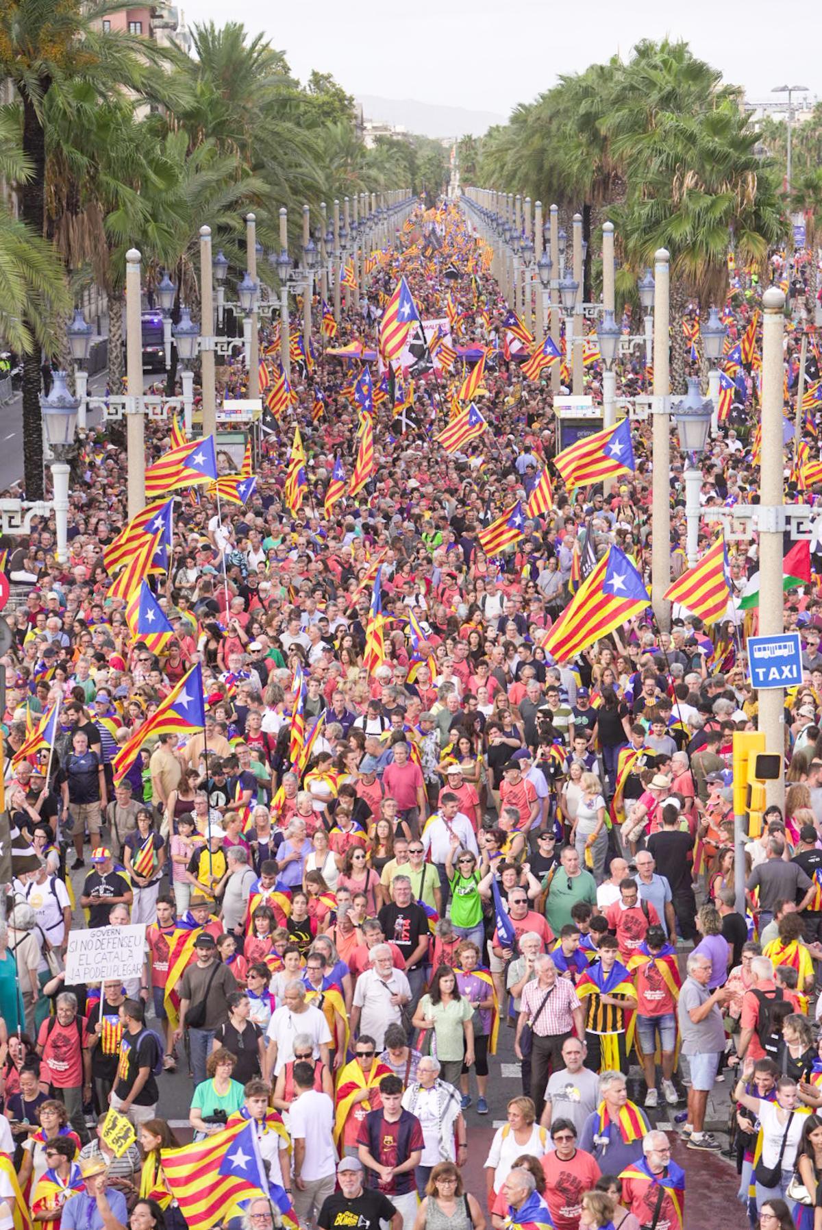 La Diada independentista 2025 llena las calles de Barcelona pese a la ...