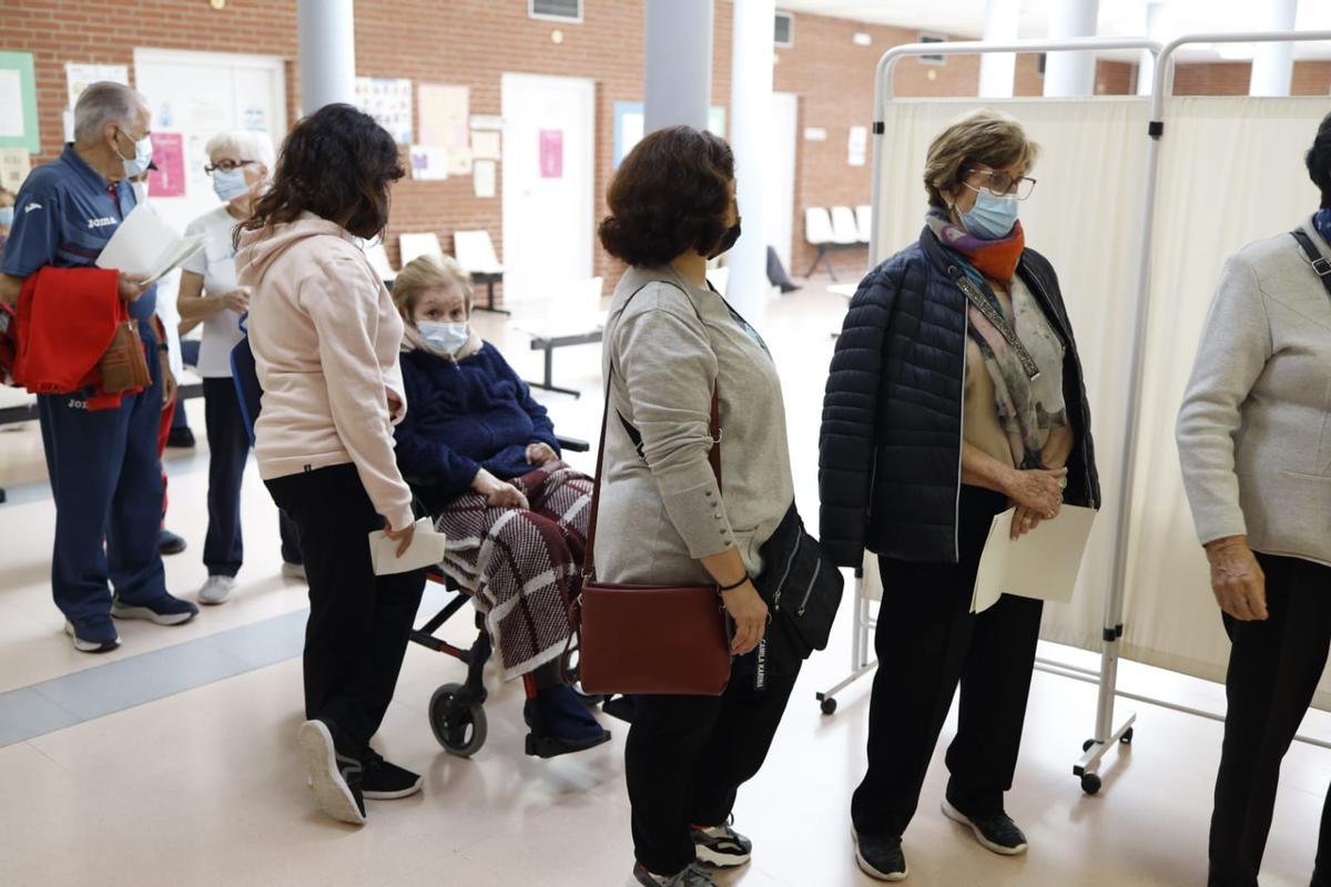 Vacunación contra la gripe y refuerzo de covid para mayores de 80 años ...