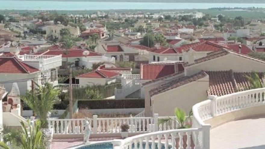 Una balsa de riego de Rojales ocupa en Ciudad Quesada 15.000 m2 de uso ...