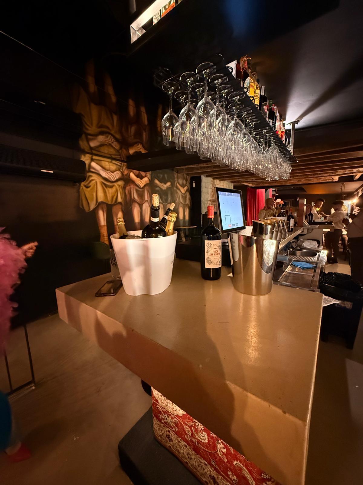 La Vieja del Visillo: el nuevo bar restaurante de Palma con vajilla de ...