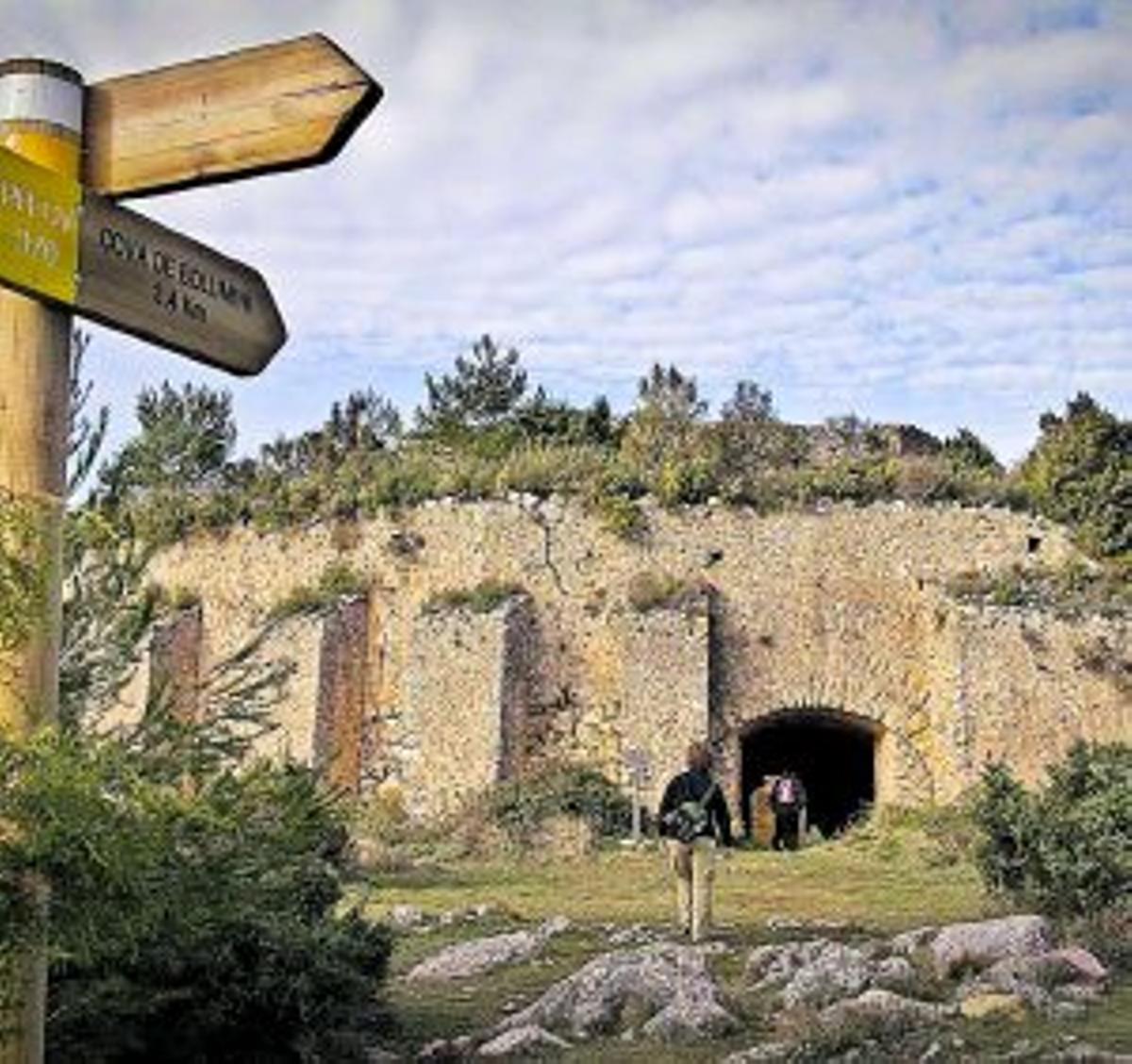 Agres y los 'pous de neu', una escapada rural al pasado