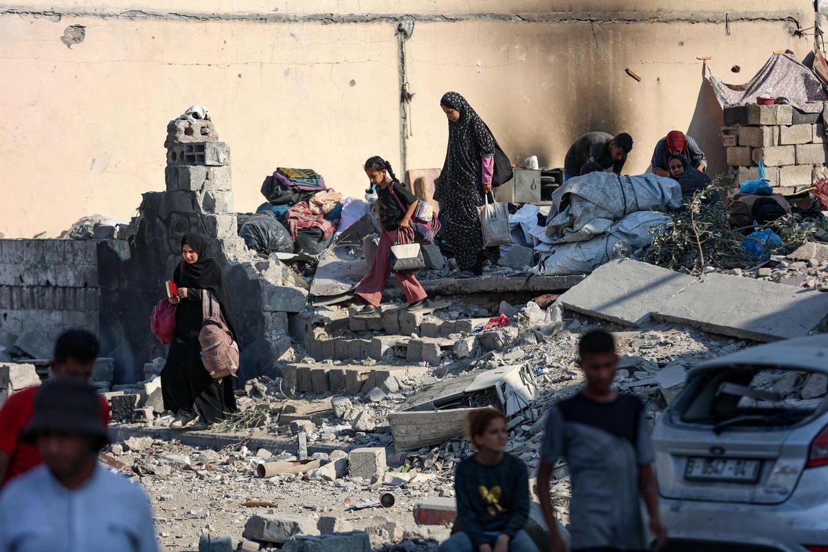 Miles de personas huyen hacia el sur de la franja de Gaza tras la ...