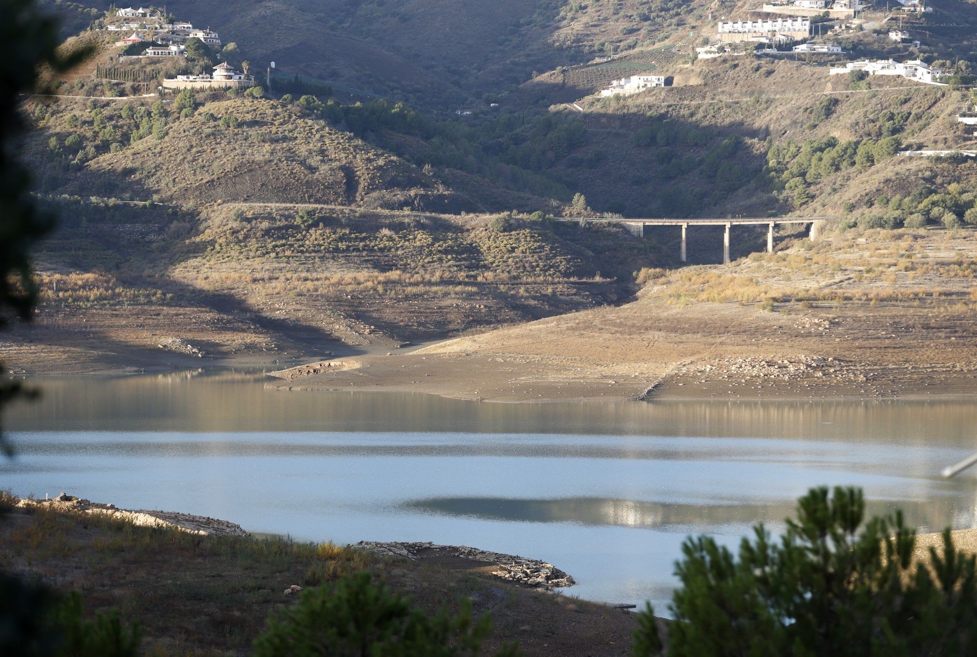 El pantano de La Viñuela gana agua acumulada con las lluvias de ...