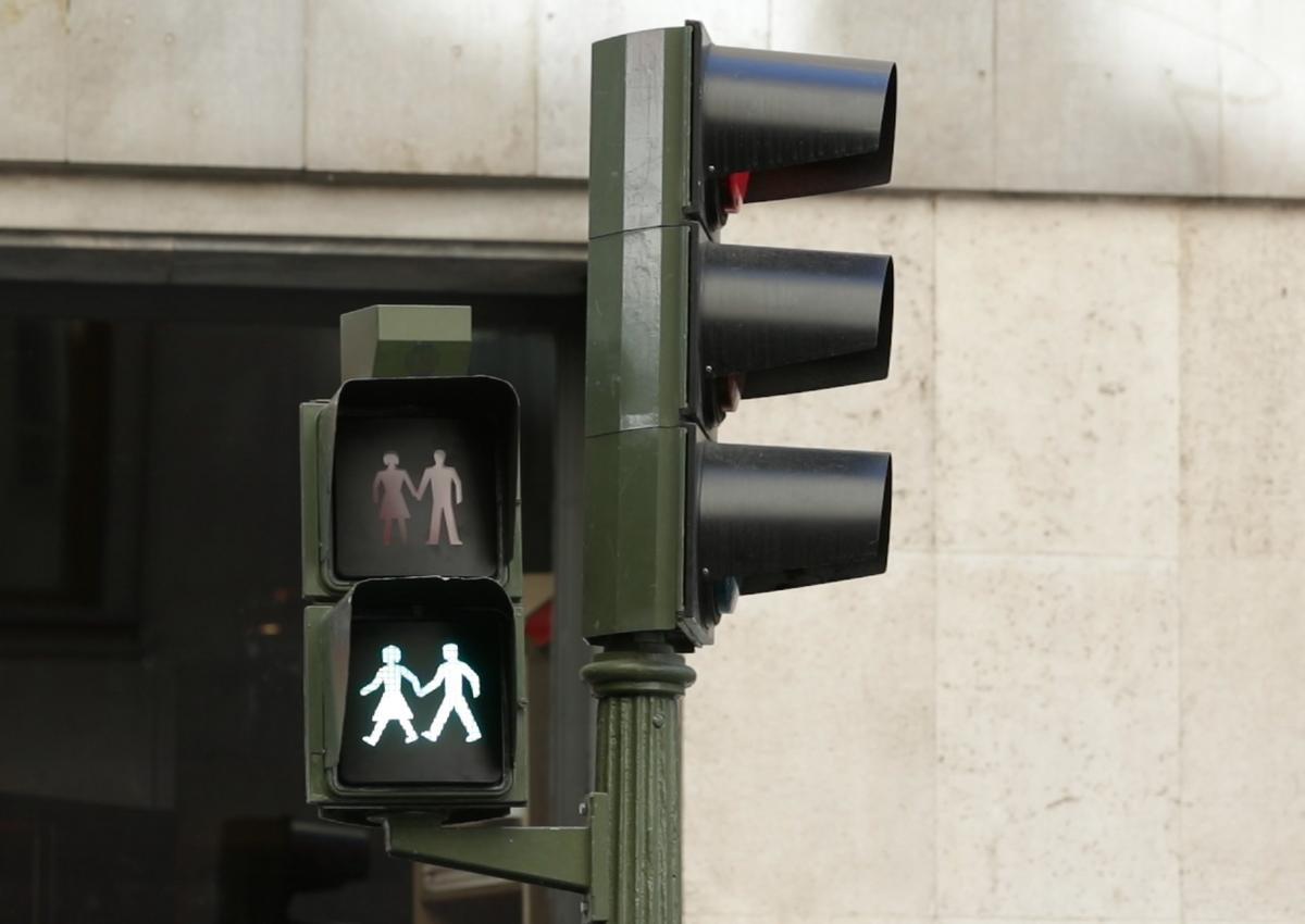 Madrid activa un semáforo con inteligencia artificial en la A-5 para ...