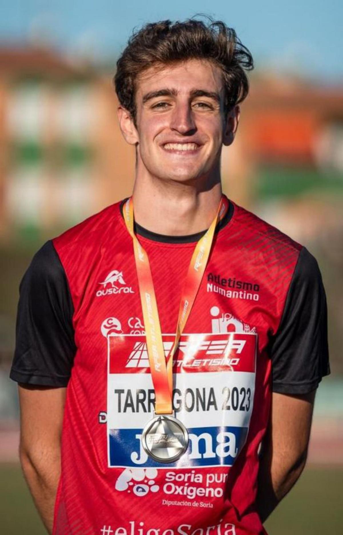 Un asturiano que vuela alto y aspira a una medalla en el Nacional absoluto