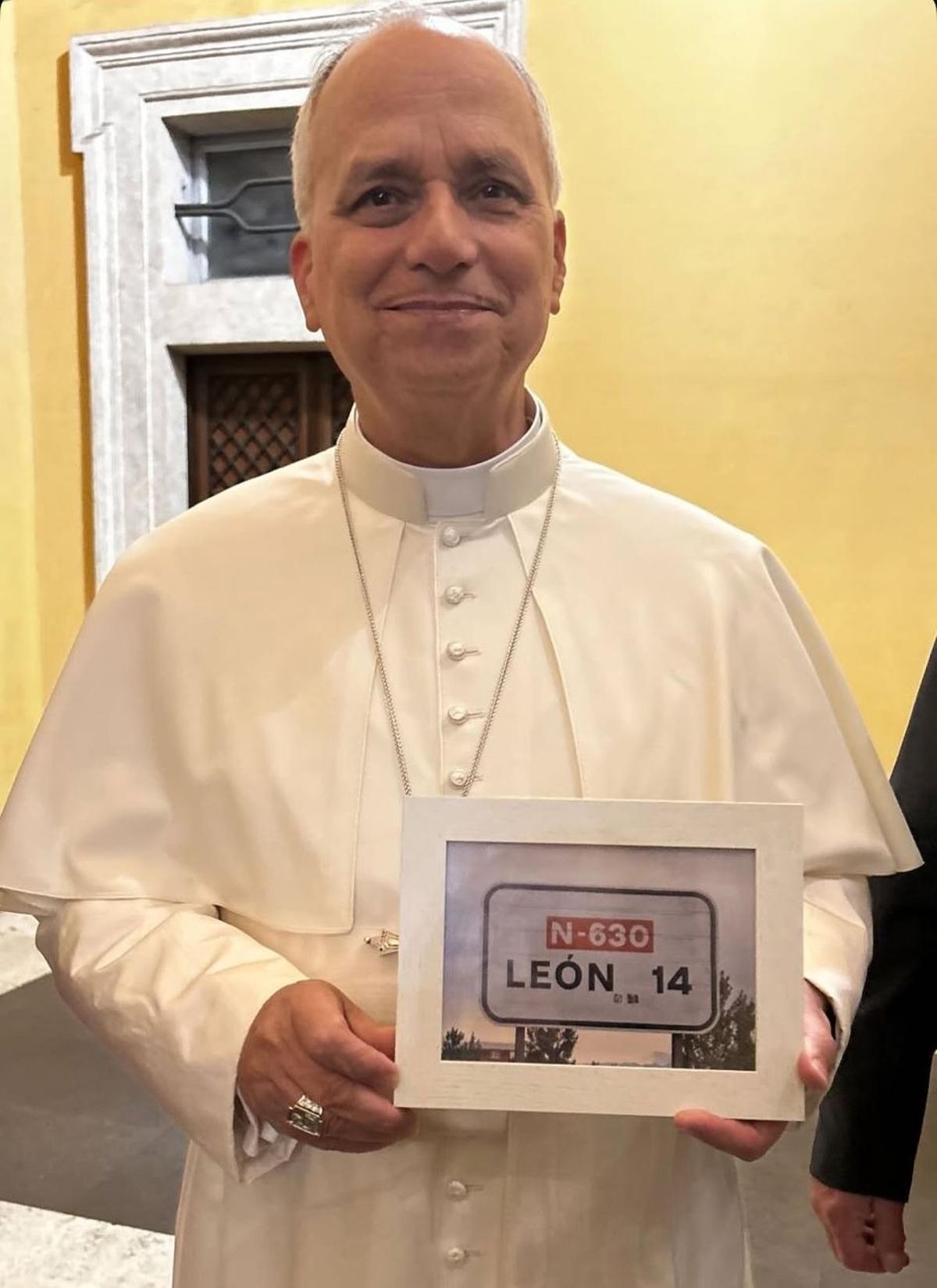 EL PAPA Y LA PROVINCIA DE LEÓN | SACERDOTE ZAMORANO | REGALO