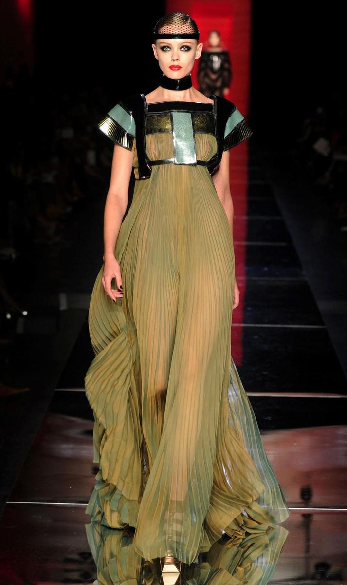 Jean Paul Gaultier, aires de cabaret - Woman