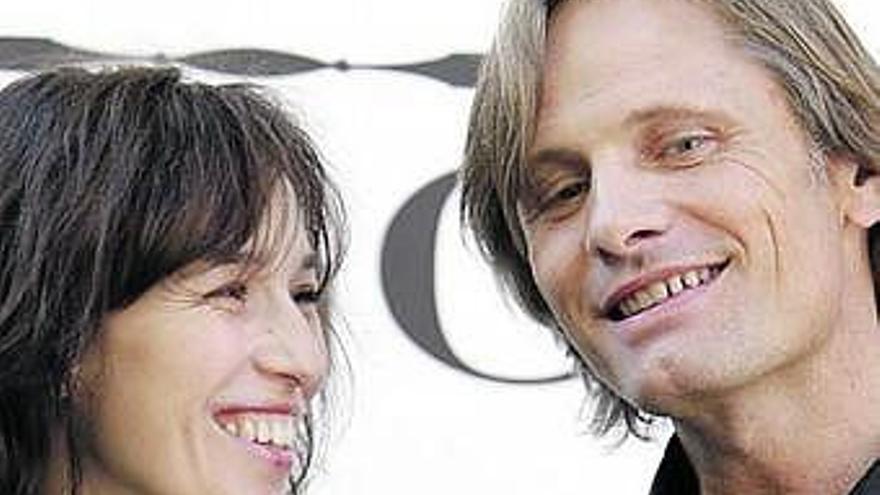 Ariadna Gil y Viggo Mortensen viven un romance Pingüinos desafía a la nieve