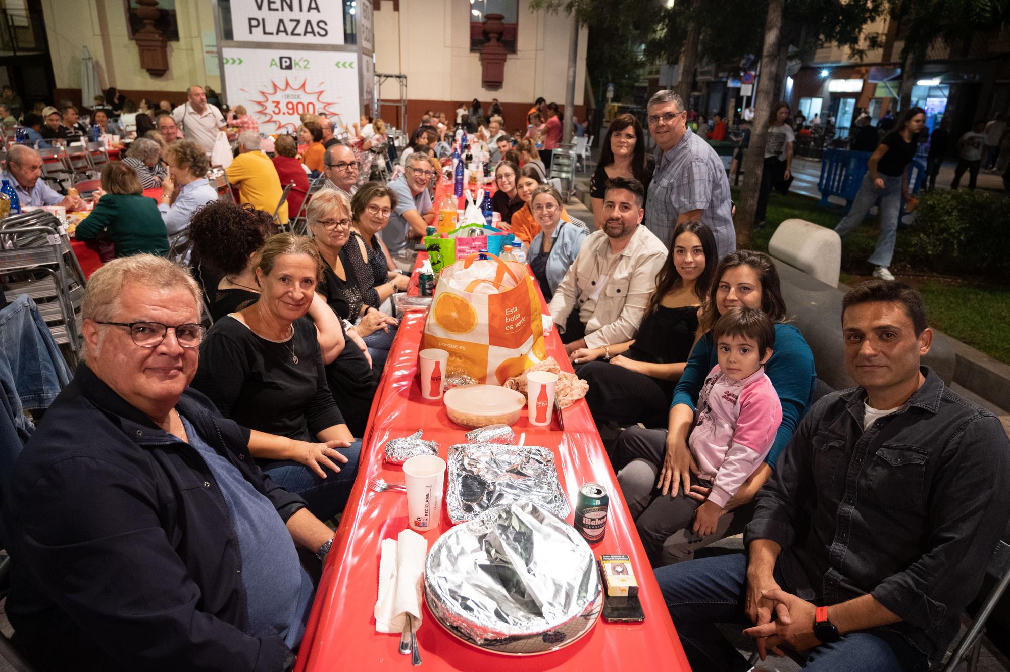 Búscate en la galería de fotos del 'sopar de pa i porta' de las fiestas ...