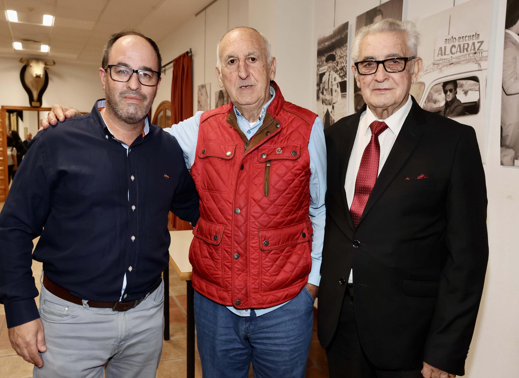 Presentación del libro "El toro bravo. Sabia del árbol de España" de ...