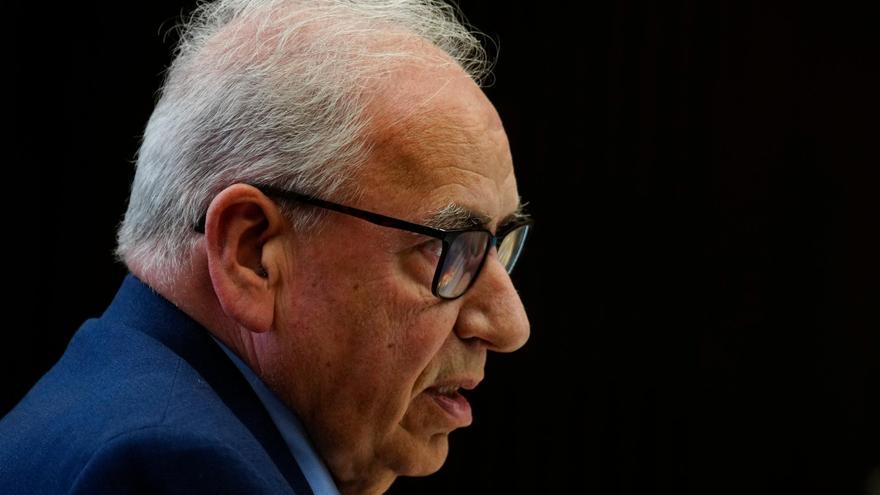 Expectación ante la presentación del libro de Alfonso Guerra junto a ...